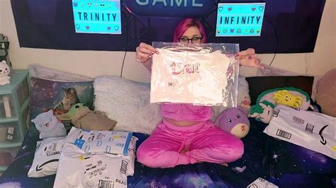 Trinity Infinity Unboxing My Fun New Outfits Manyvids
