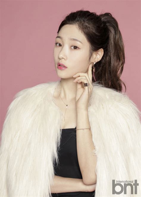 스타화보 다이아 정채연 사랑스러운 웨딩드레스 자태