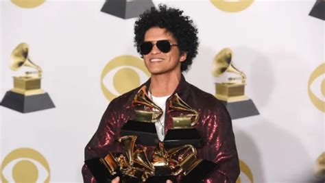 9 Singers With Most Grammys In Single Night