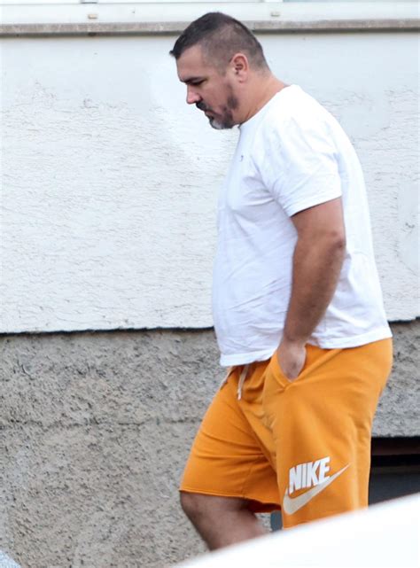 Denis Buntić Snimljen Na Dolasku U Policijsku Postaju Gdje Se Mora Javljati Svaki Dan Čeka Se