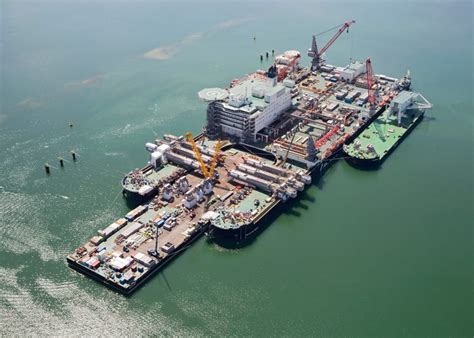 Giant ‘pioneering Spirit Moves One Step Closer To Delivery Maritime