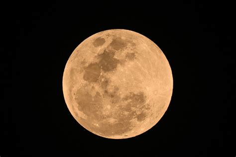 Current Moon Phase Whens The Next Full Moon And When To Watch Lyrid Meteor Showers
