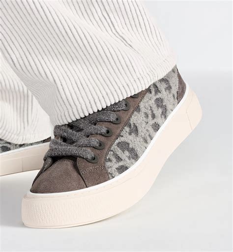 B33 Sneaker Limited And Numbered Edition Gray Suede And Gray Dior Oblique Embroidered Wool