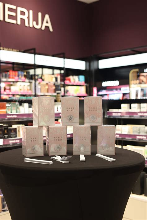 Mega Mall Budva Sara Bero Predstavila Svoj Parfem Montenegro Magazin