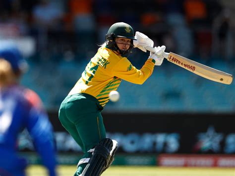 Dane Van Niekerks Slow 2km Time Costs Her Womens T20 World Cup Place The Independent