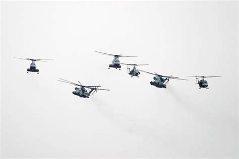 Ch 46 Ah 1 Uh 1 And Ch 53 Helicopters Style A 20x30 Inch