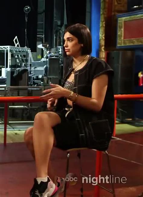 Dua Lipa Scrolller