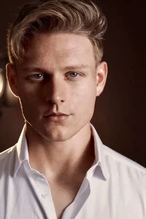 Brandon Tyler Moore Sa Biographie Filmographie Et Quelques Photos