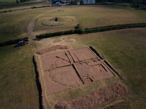 4000 Year Old Burial Revealed On Britains Island Of Druids Live
