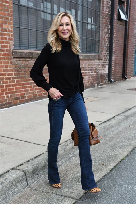 16 Outfits To Wear For Fall — Crazy Blonde Life Jeans Outfit Women