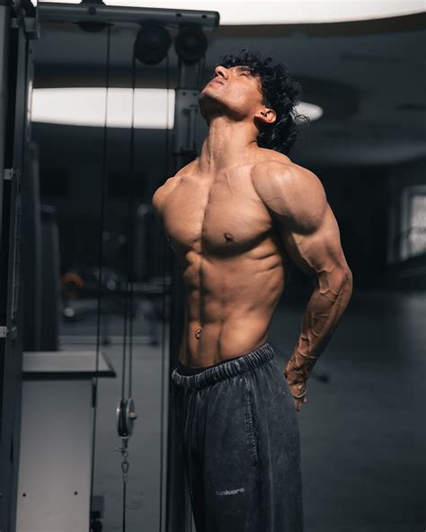 Akash Mishra Aesthetics ⚜️ Aesthetic Fitness Abs Veins Bodybuilding