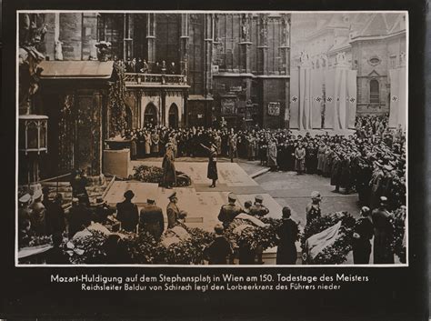 Pressphoto Mozart Huldigung Auf Dem Stephansplatz In Wien
