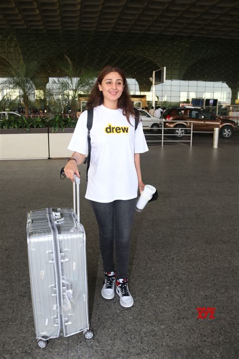 Actress Dhvani Bhanushali Spotted At Airport Departure Hd Gallery