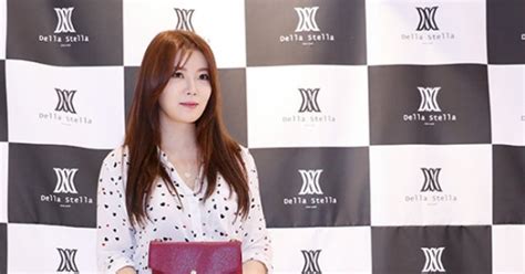 V포토 배우 최성희 청바지가 잘 어울리는 여자