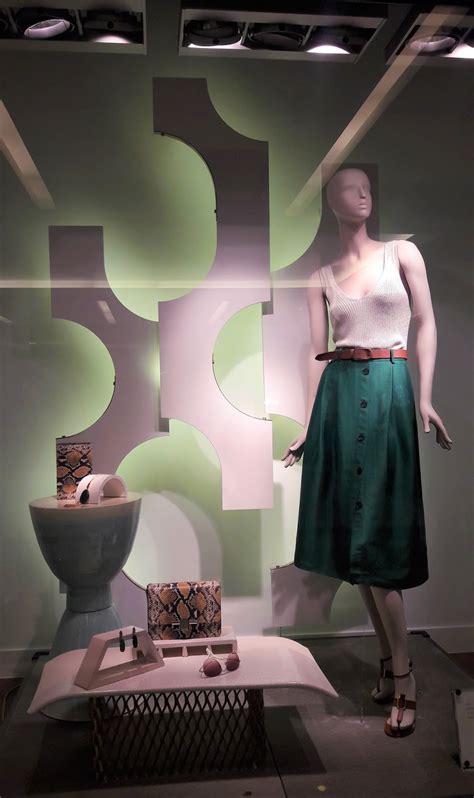 Massimo Dutti Window Display In Siam Paragon Bangkok