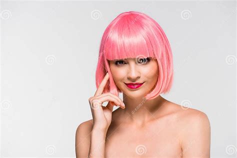 Moça Pelada E Estilosa Foto De Stock Imagem De Sorriso 184394296