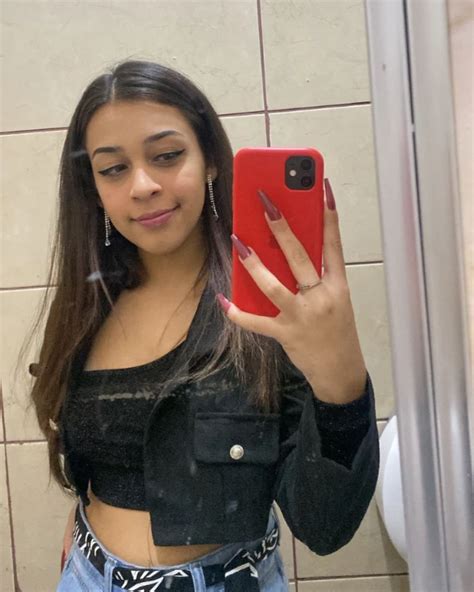 Emily 🩷 Instagram