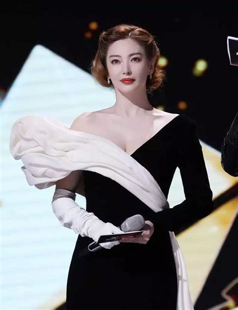 Year Old Zhang Yuqi Has A Hot Body Fair Complexion And Long Legs Full Of Elder Sister Fan