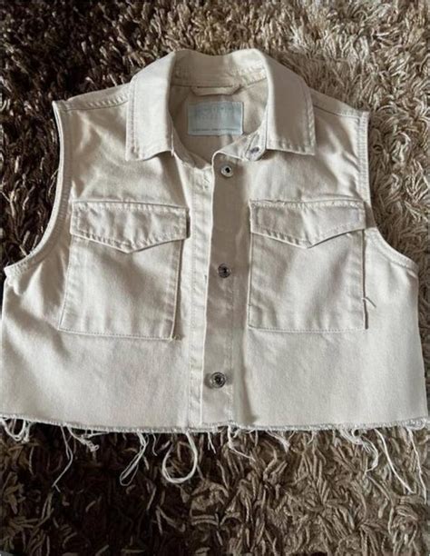 Джинсова жилетка — ціна 339 грн у каталозі Жилетки Купити жіночі речі за доступною ціною на Шафі