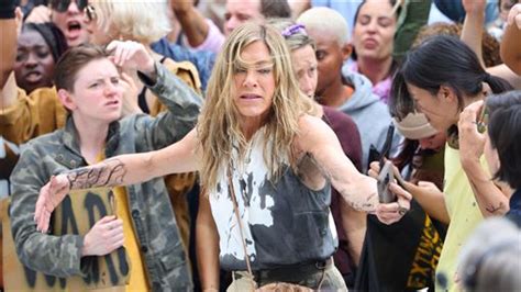 百萬網紅見面會出包！粉絲花錢看螢幕「狂罵爛到不行」本人下跪：對不起 娛樂星聞