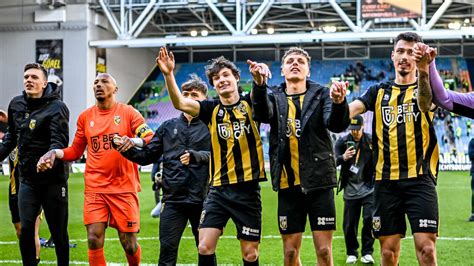 Vitesse Wint Na Rampweek Juichen Is Dubbel Maar Wilden Fans Wat Teruggeven Voetbal Nunl