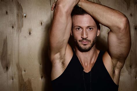 מייקל לואיס מוכר את הנכס