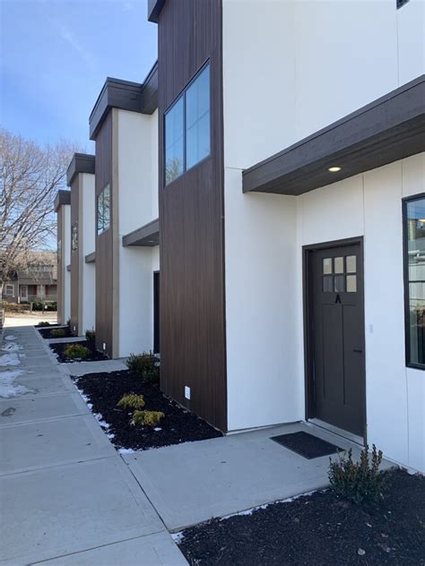 4315 Holly St Kansas City Mo 64111 Townhouse For Rent In Kansas