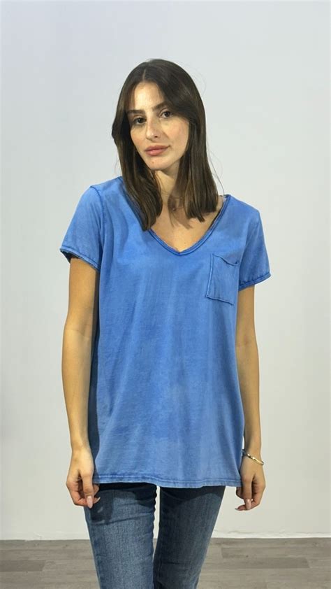 חולצת בייסיק כיס חסידה יהלי לוי חולצת בייסיק כיס חסידה יהלי לוי