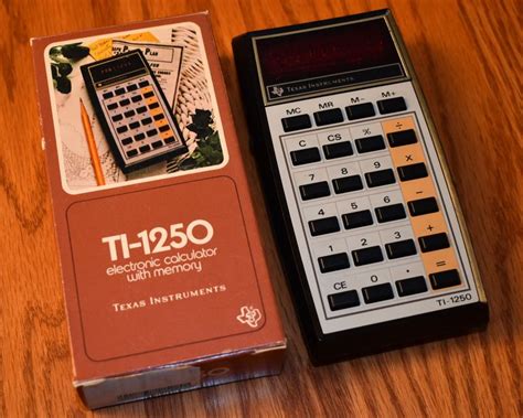Vintage Texas Instruments Electronic Pocket Calculator With Memory Model Ti 1250 Red Led