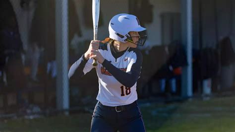 Mia Reinhard Softball Wheaton College Athletics