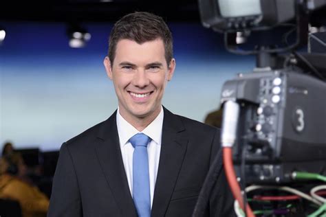 Reporter Nove Tv Mario JuriČ Jednim Okom Pratim Izbore Drugim Ostale Teme Kad Voliš Ovaj