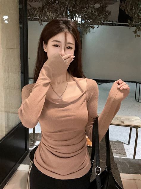 세니 오프숄더 홀터넥 긴팔 셔링 슬리밍 티셔츠