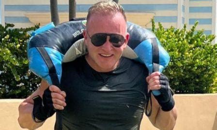 Dan Dangler Model Age Babefriend Wiki Videos Photos Discover Aajivan Biography