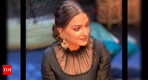Internationaleducationday Himanshi Khurana There Should Be New