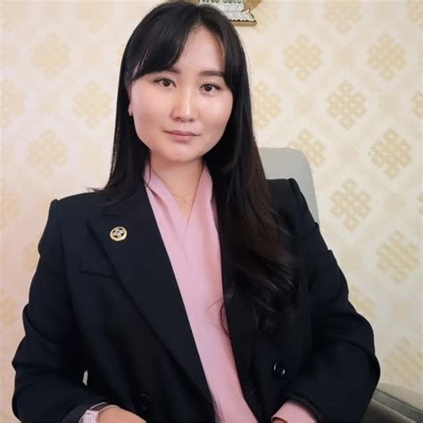 Khuslen Tumurbaatar Khuslen Es • Threads Say More