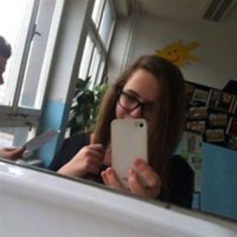 Stream Azemina Karahmet Music Listen To Songs Albums Playlists For