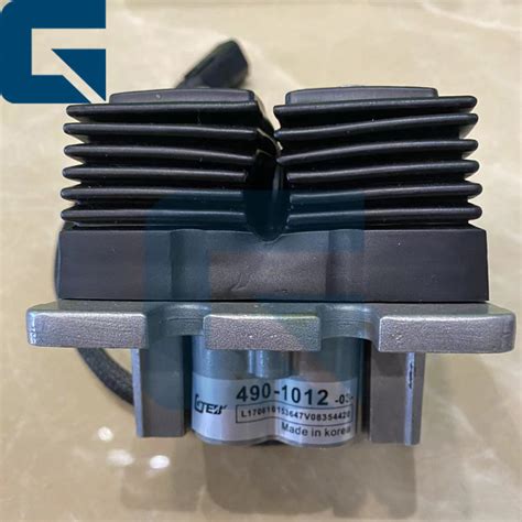 490 1012 4901012 Excavator E320gc Engine C44 Travel Foot Pedal Valve