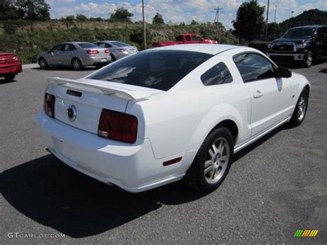 Performance White 2005 Ford Mustang Gt Premium Coupe Exterior Photo