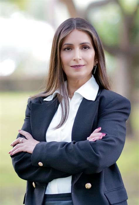 חנה ברדה עורכת דין ומגשרת