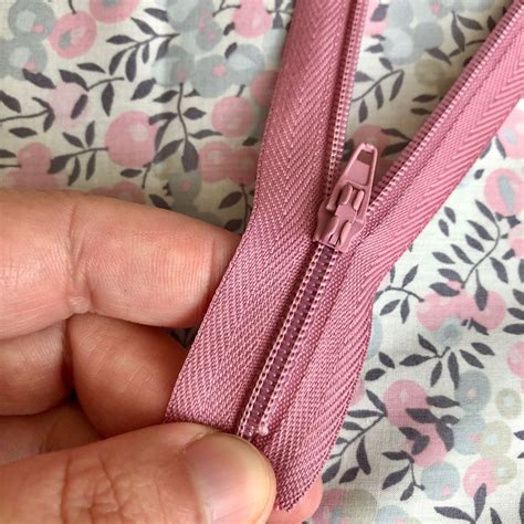 How To Fix A Detached Zipper Pull 4 Easy Steps Quilt Advice Tips