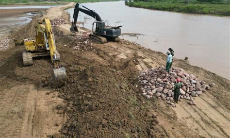 Construcción De Muro De Contención Del Lago