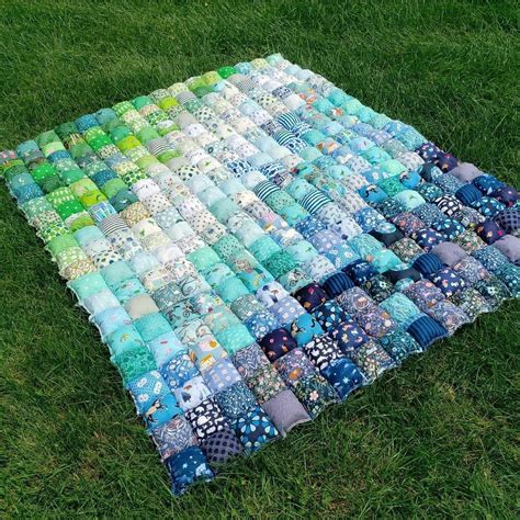 Pin By Sarah Ayon On Quilting Puff Quilt Puffy Quilt Bubble Quilt