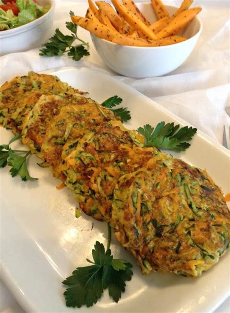 Pataniscas Vegetarianas De Curgete E Cenoura Sem Farinha Com Batata Doce Assada Na