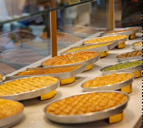 Baklava Sanatı El Açması Baklava Çeşitleri Alaybeyoğlu 1972 Ailenizin Pastanesi