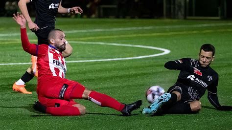 Rotkreuz Mit Gustavo Campello Links Setzt Sich Im Umkämpften Spiel Durch