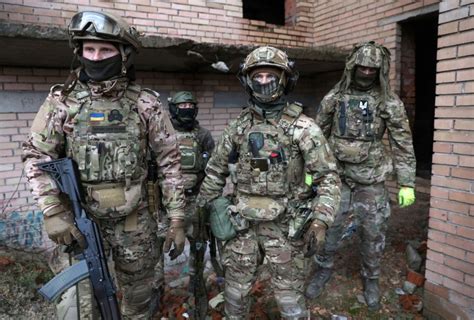 Pictured Russian Forces Dig Trenches In Preparation For Ukraine Onslaught