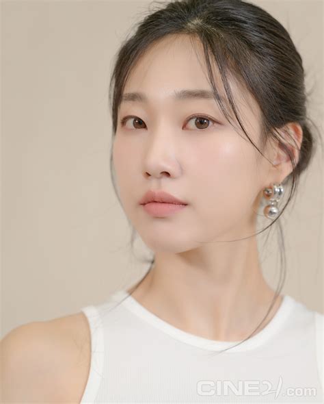 인터뷰 ‘온전히 바라보는 시선의 힘 하윤경