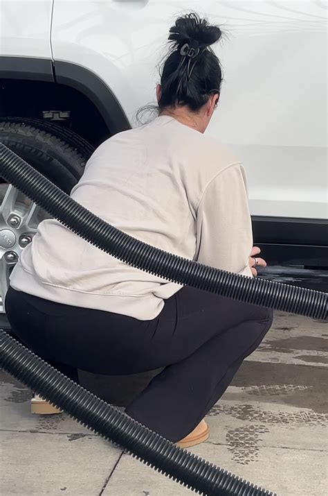 Thick Milf W Slight Vpl Bending And Squatting Oc Spandex Leggings