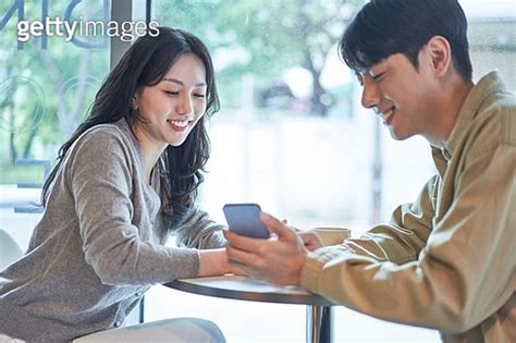 대한민국 이성커플 커플 데이트 이미지 Jv12620493 게티이미지뱅크