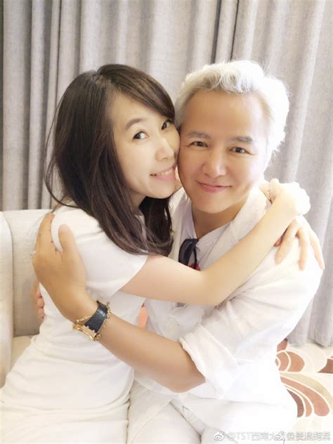 林瑞阳和微商女老板亲密无间，网友：一个月前才送张庭17亿生日礼物宣传